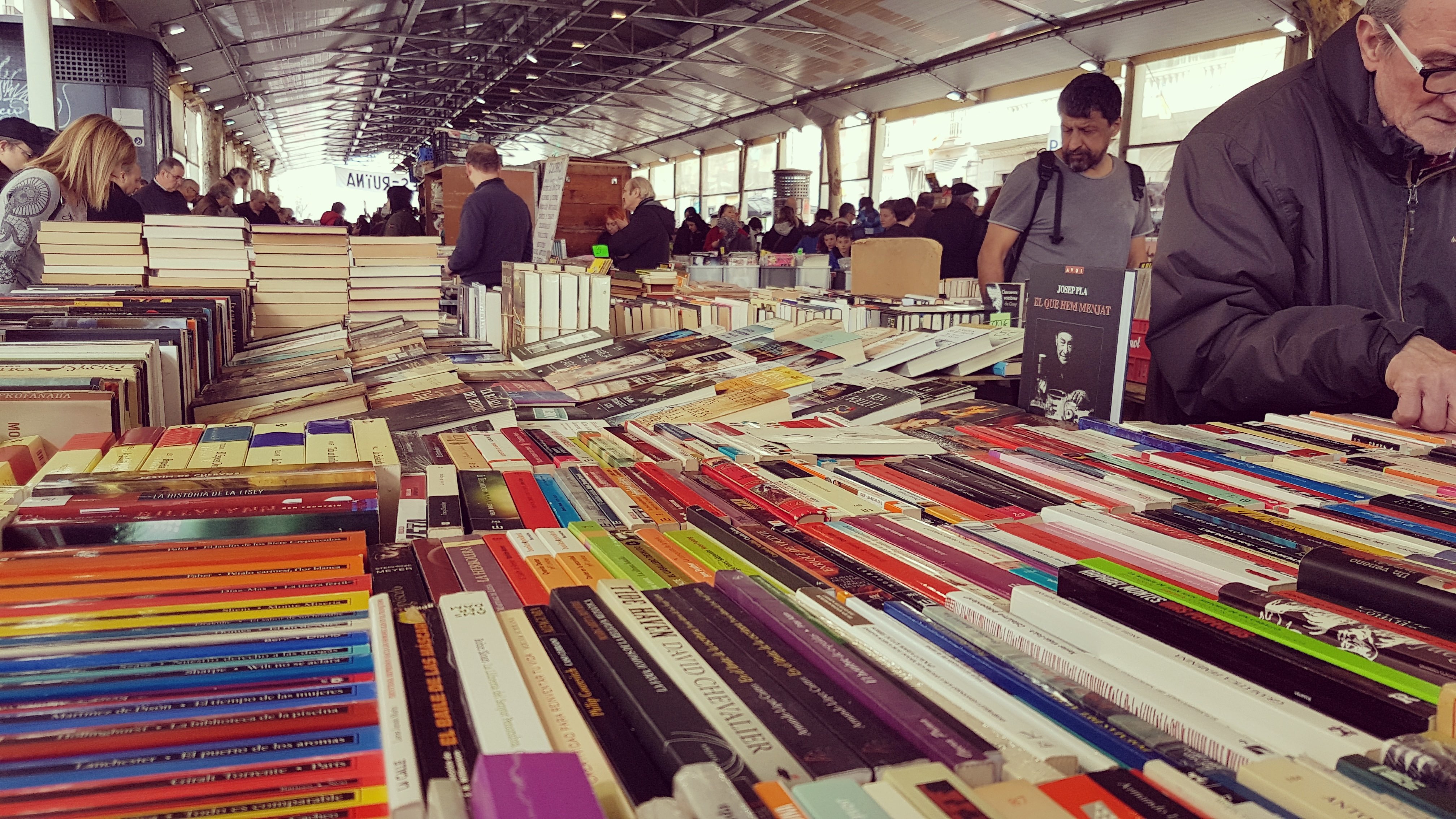 LA TEJGHEA: Editură pe măsură - Prăvălia Culturală